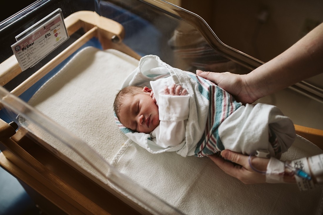 12 Essential Newborn Photos to Take at the Hospital
